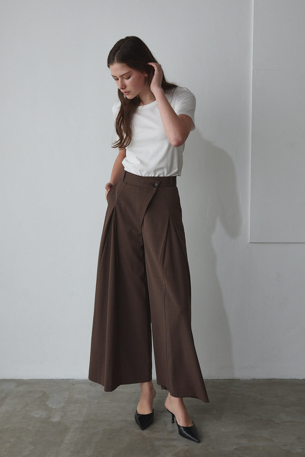 Cross tuck pants